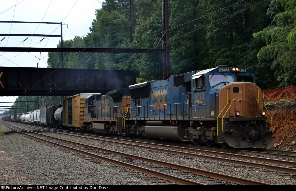 CSX SD70AC 4773 leads a 148 car Q439-28